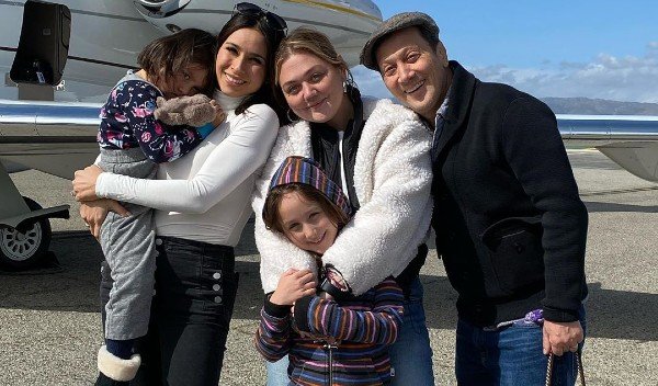 Patricia Schneider, Rob and their daughters | Thecelebsinfo