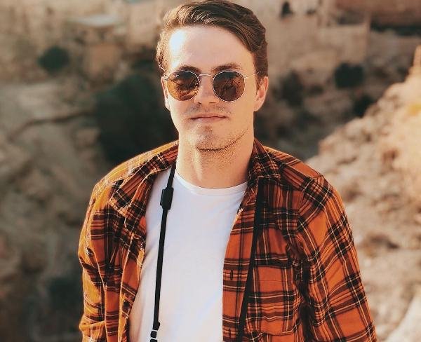 Cole Robertson: Wikipedia-Bio, career, parents, siblings, facts.