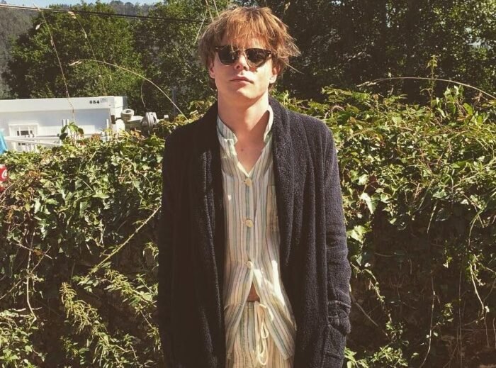 Charlie Heaton: From Punk Drummer to Stranger Things Star – A Complete ...